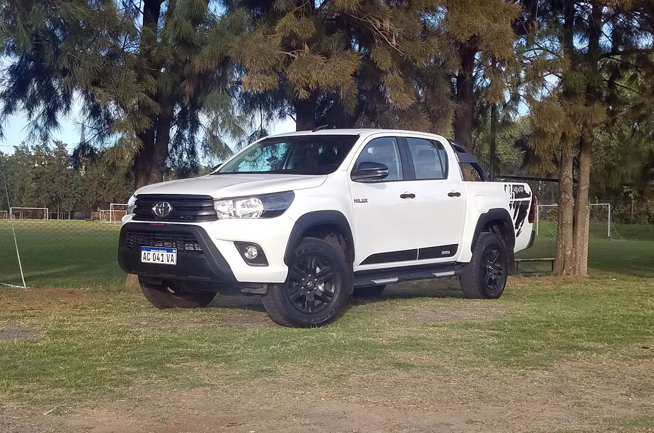 Test: Toyota Hilux Limited 2.8 TDI MT - Minuto Motor