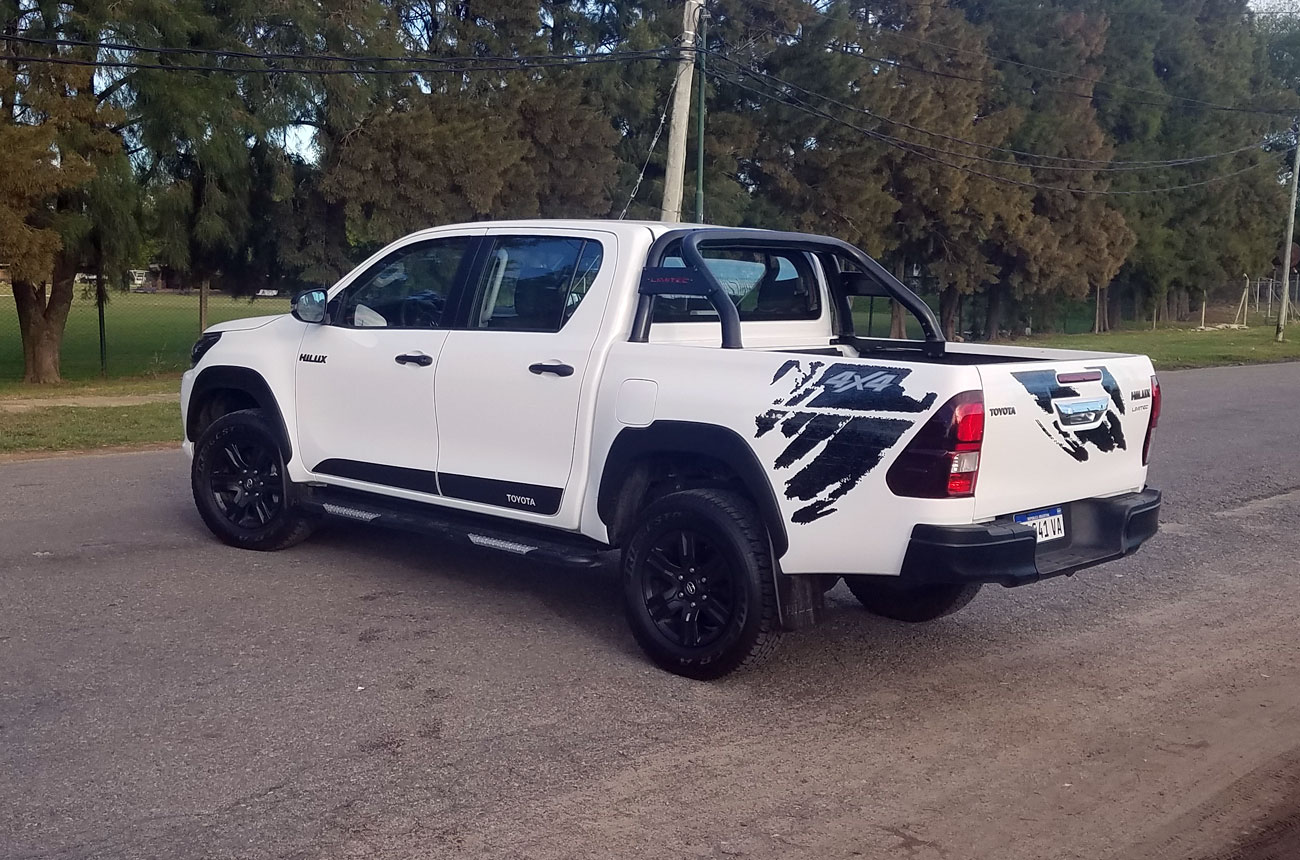 Test: Toyota Hilux Limited 2.8 TDI MT - Minuto Motor